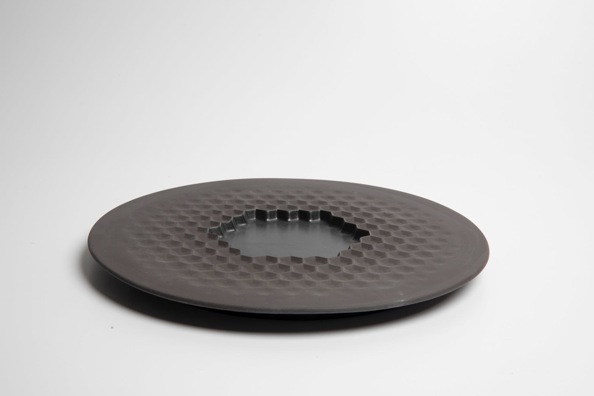 Artilugis: POLYGON FLAT PLATE - tableware for chefs and restaurants