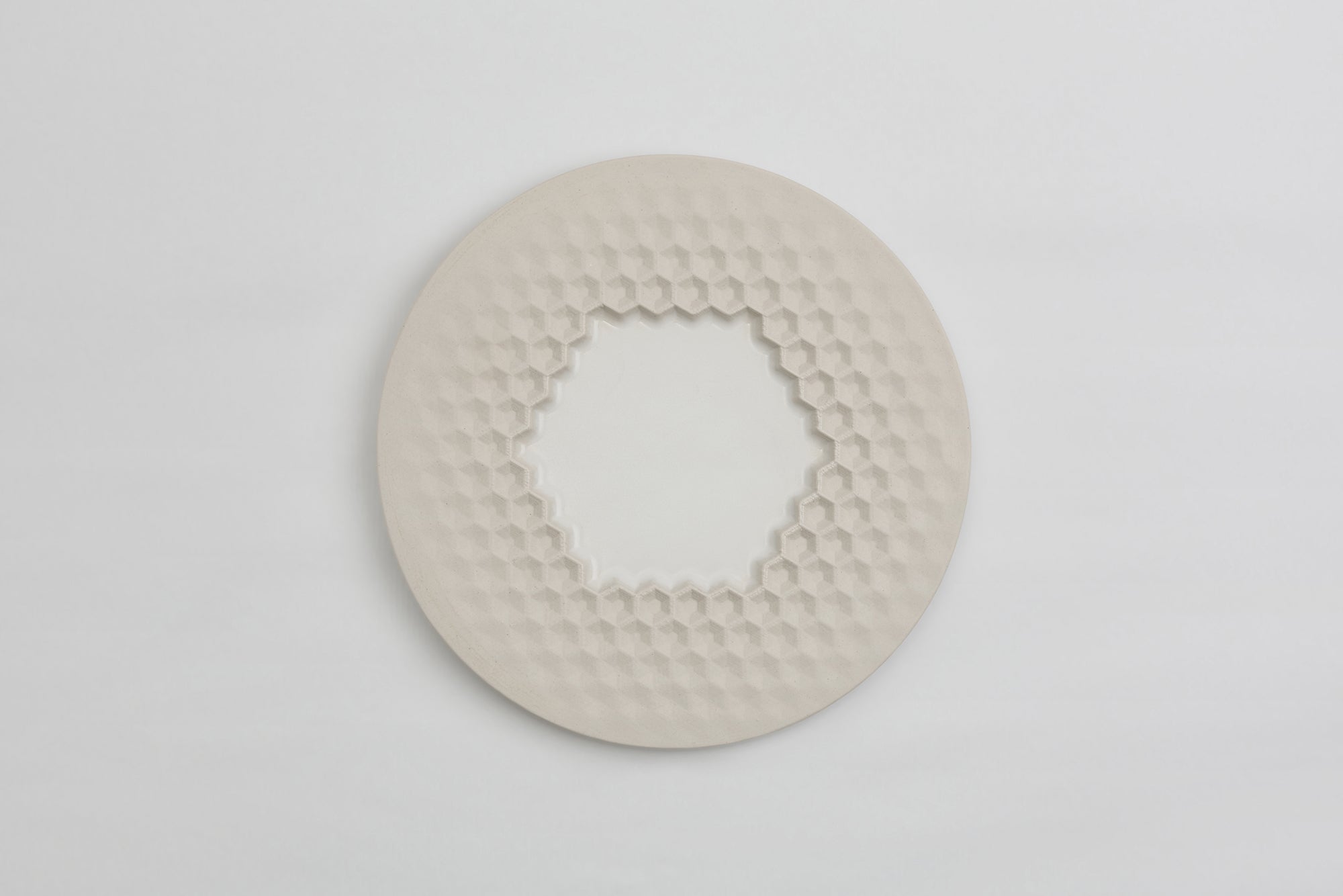Artilugis: POLYGON S FLAT PLATE - tableware for chefs and restaurants