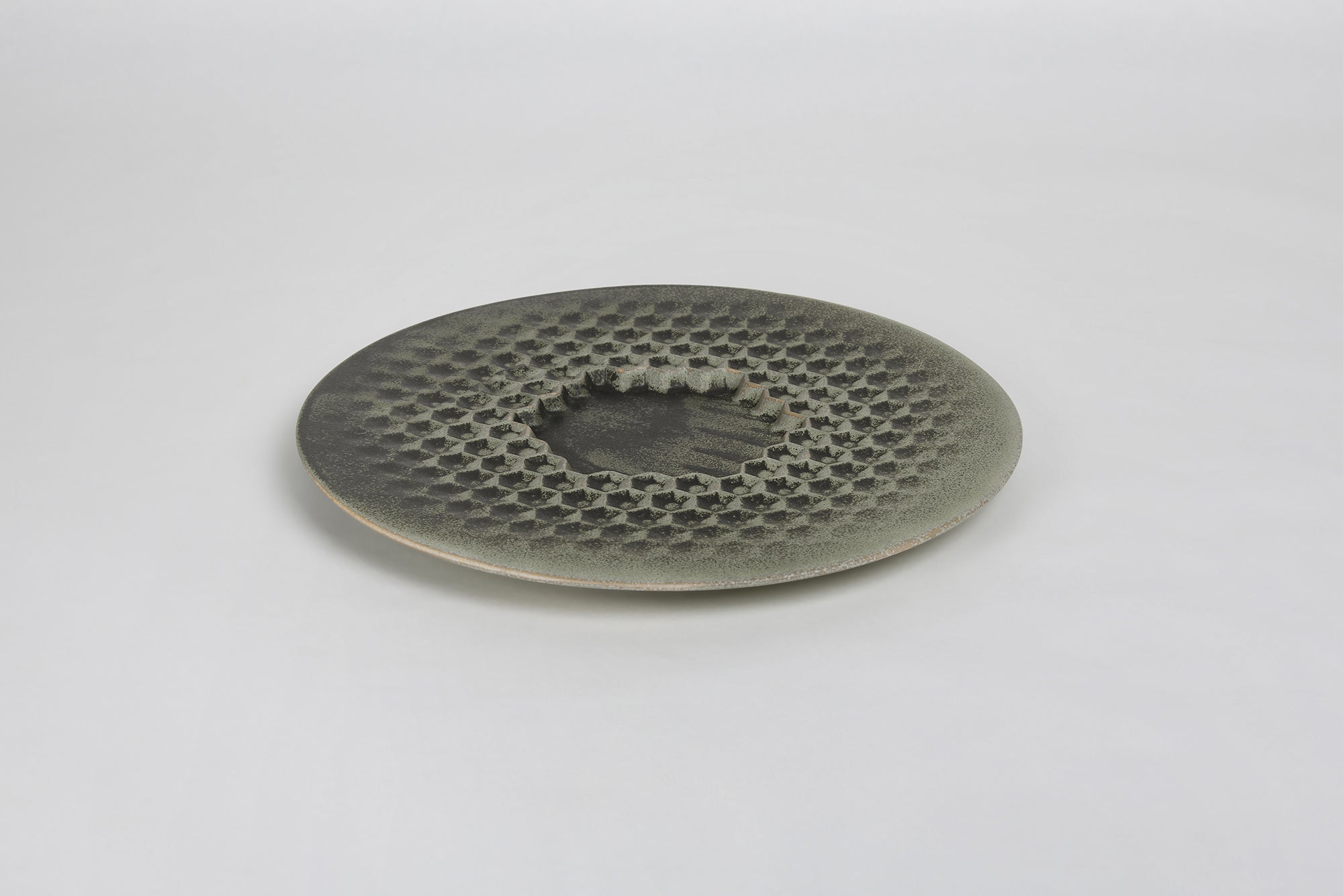 Artilugis: POLYGON FLAT PLATE - tableware for chefs and restaurants